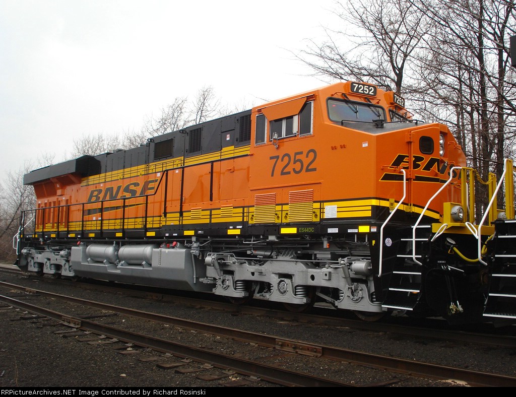 BNSF 7252
